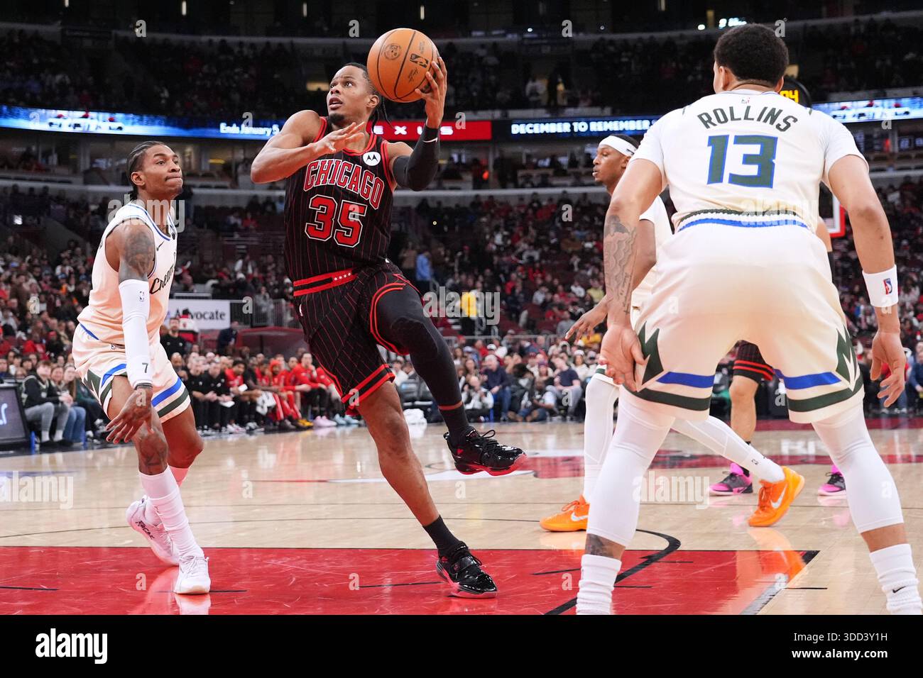 Chicago Bulls forward Isaac Okoro (35) drives to the basket against ...