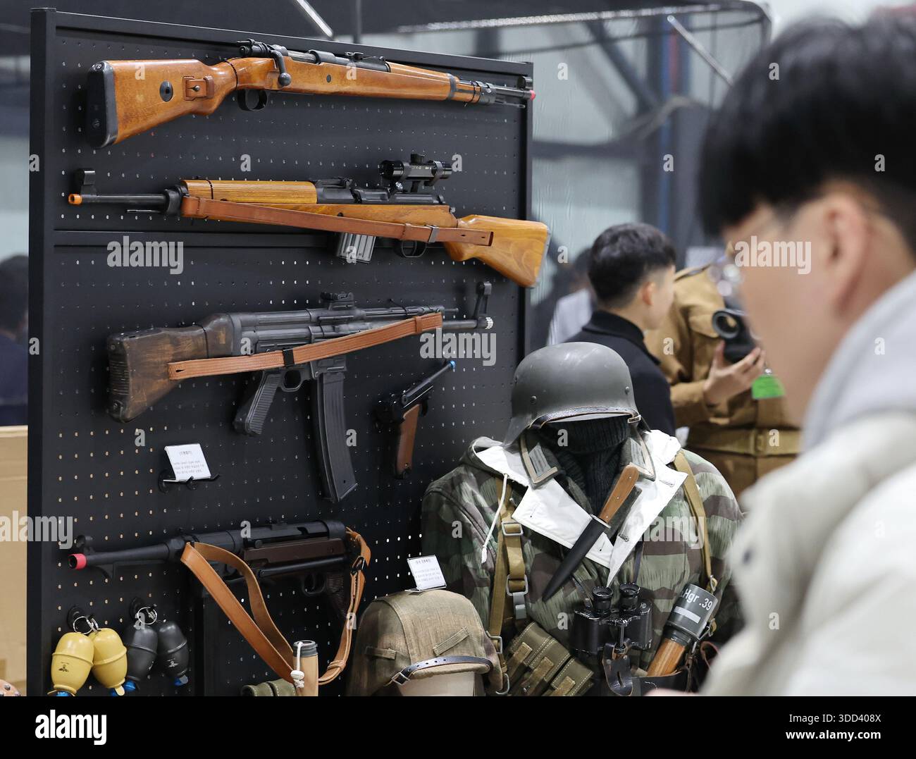 Military gear show in Seoul Rifles are on display at Platoon Convention ...