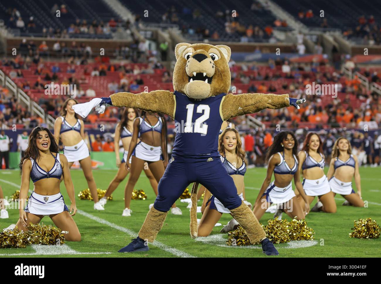 December 26, 2025: FIU's mascot, Rory the Panther, dances with the FIU ...