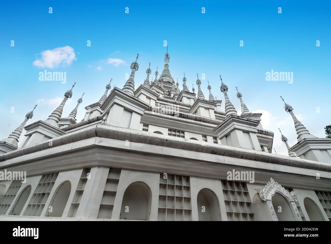 Meng huan silver pagoda hi-res stock photography and images - Alamy