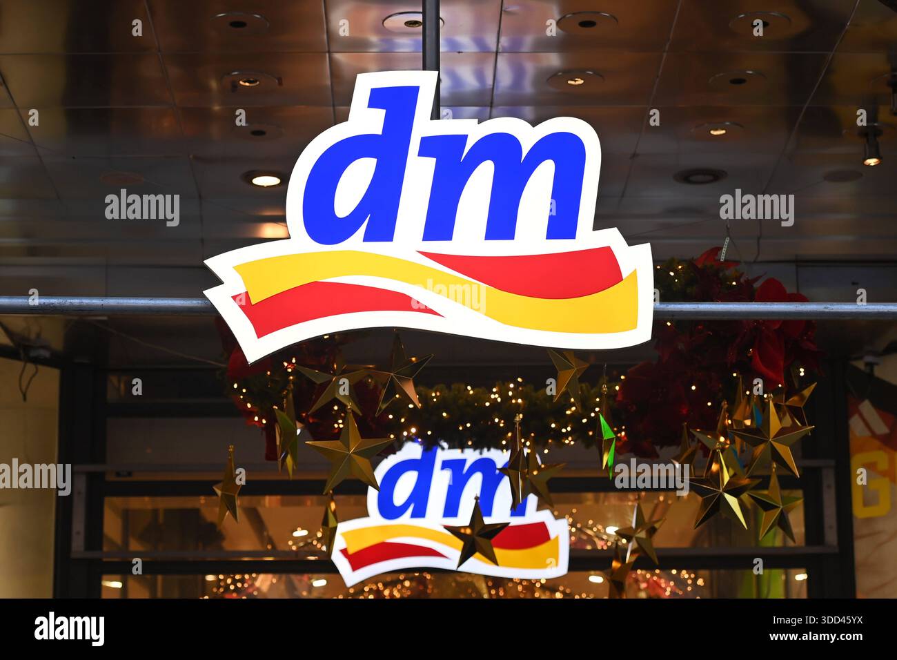 Logo,Firmenemblem dm Drogeriemarkt, Dorgerie, Filiale, Laden,Shop ...