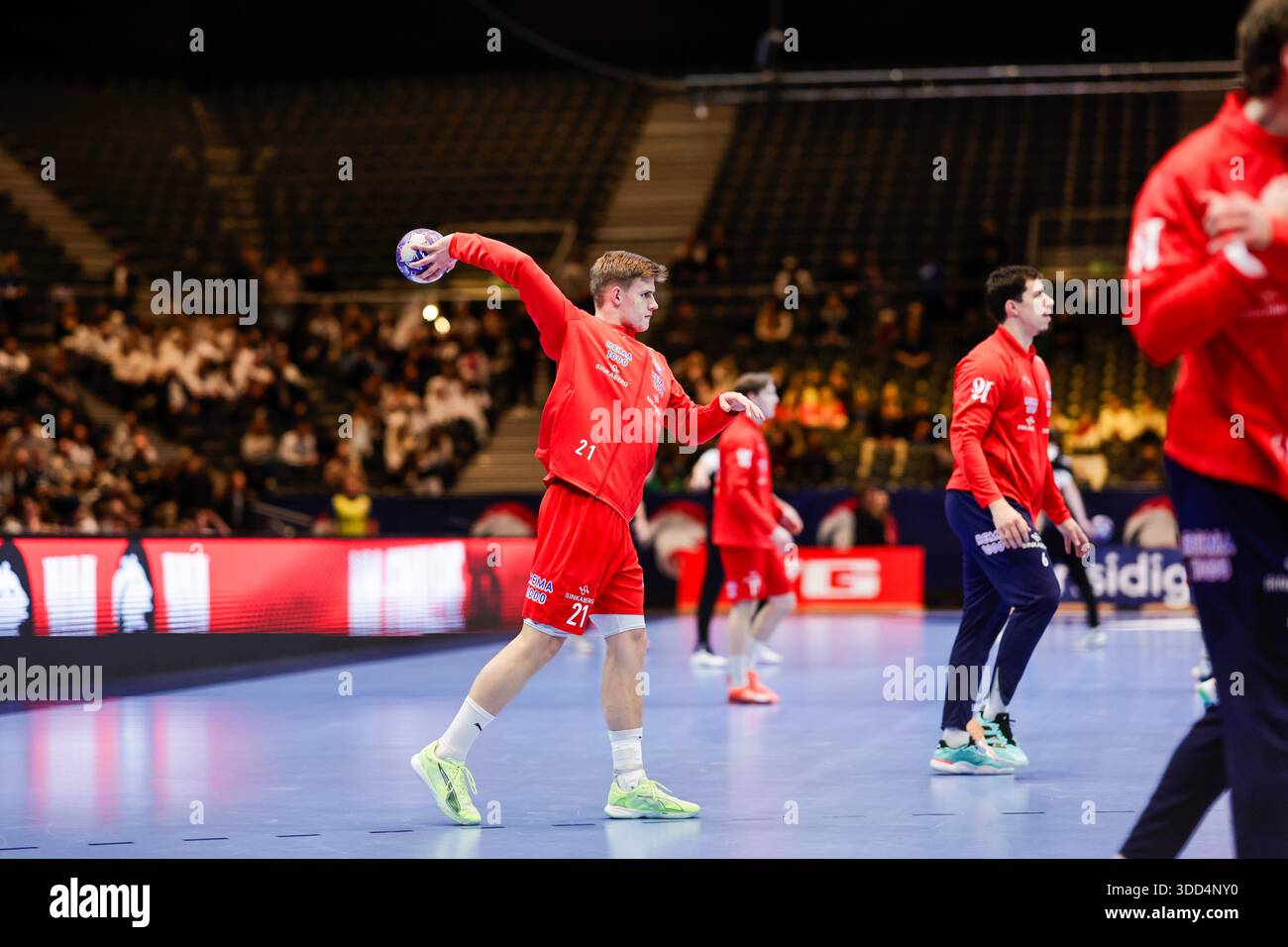 Fornebu 20251228. Kolstad plays Leon Owrenn Bronken before the NM final ...