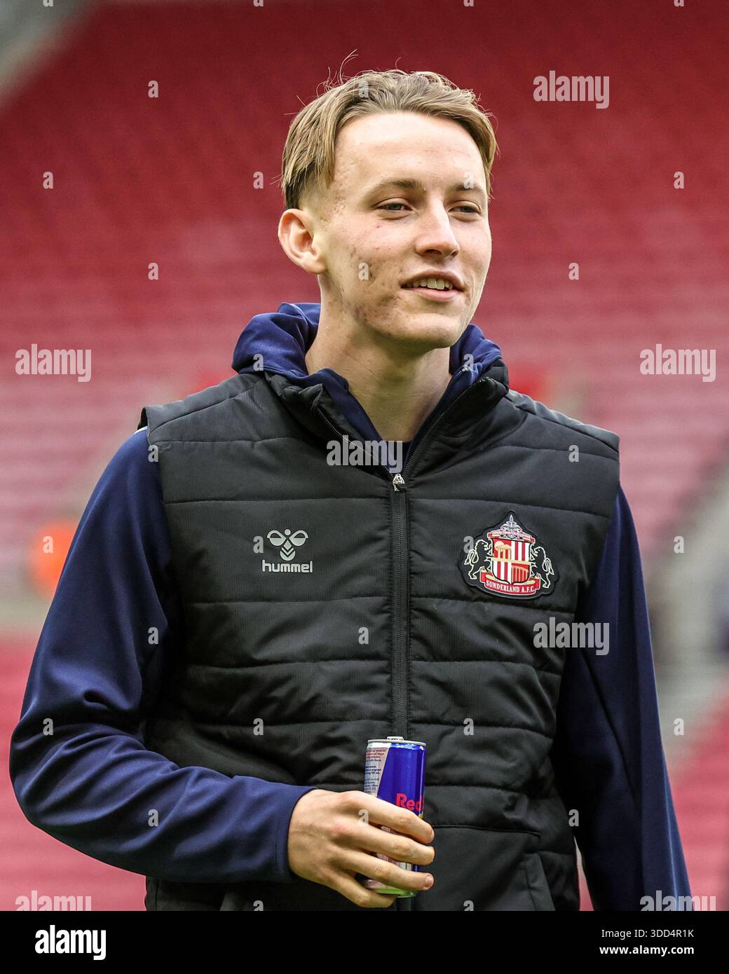 Chris Rigg of Sunderland arrives during the Premier League match ...