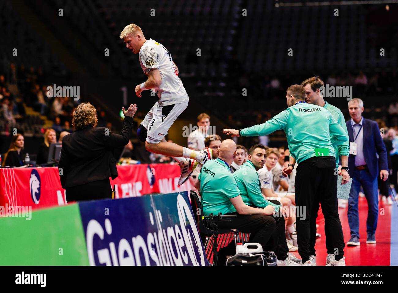 Fornebu 20251228. Runar Elite's player Christoffer Rambo receives a red ...