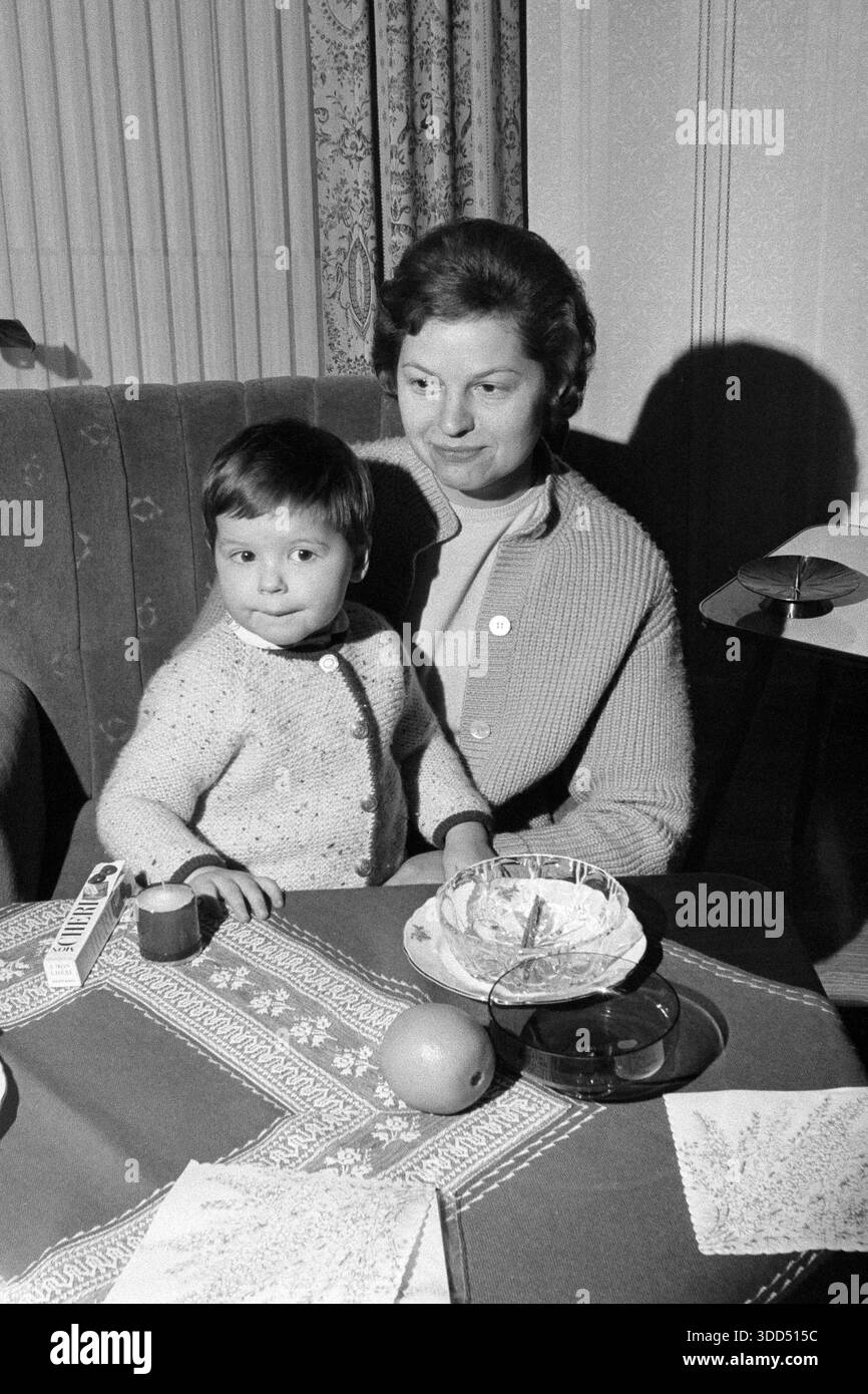 30 bis 33 jahre Black and White Stock Photos & Images - Alamy