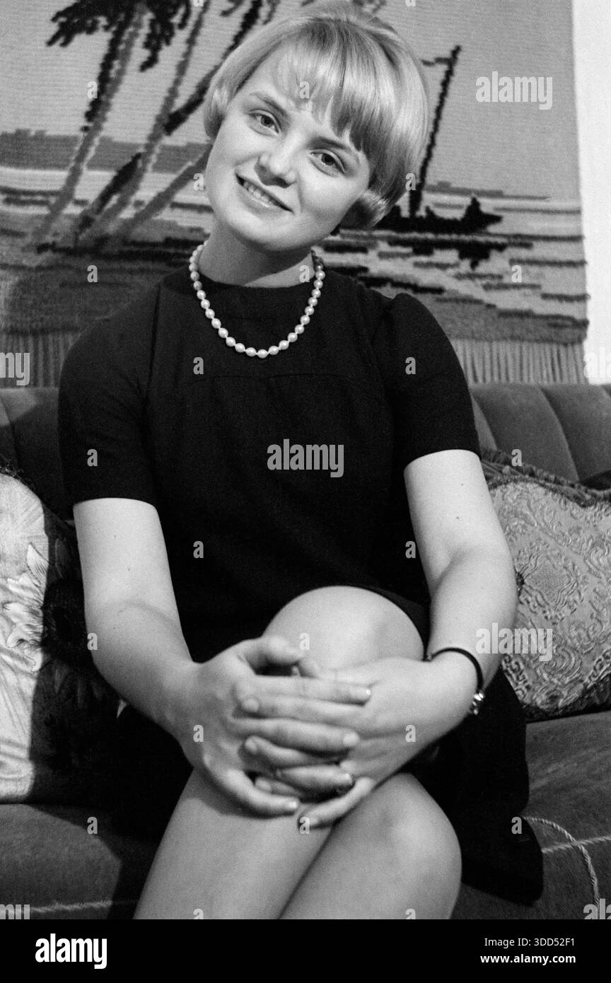 Front legs crossed Black and White Stock Photos & Images - Alamy