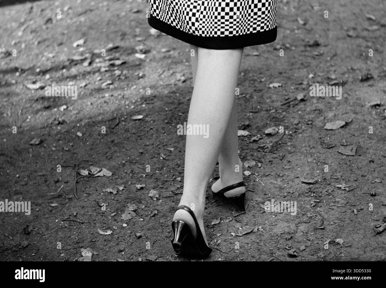 Close view people shooting Black and White Stock Photos & Images - Alamy