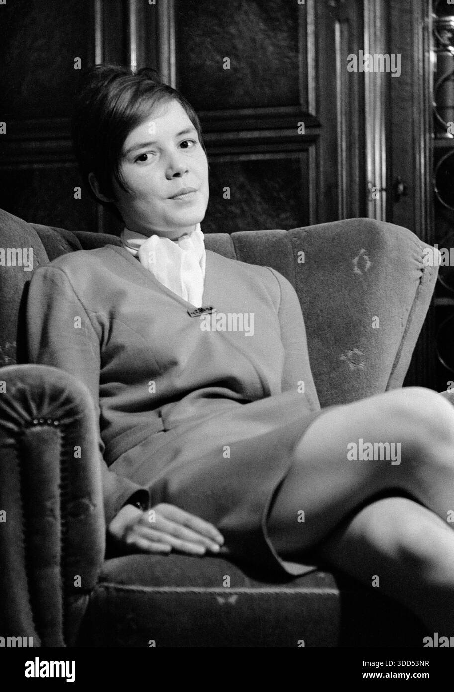 Front legs crossed Black and White Stock Photos & Images - Alamy