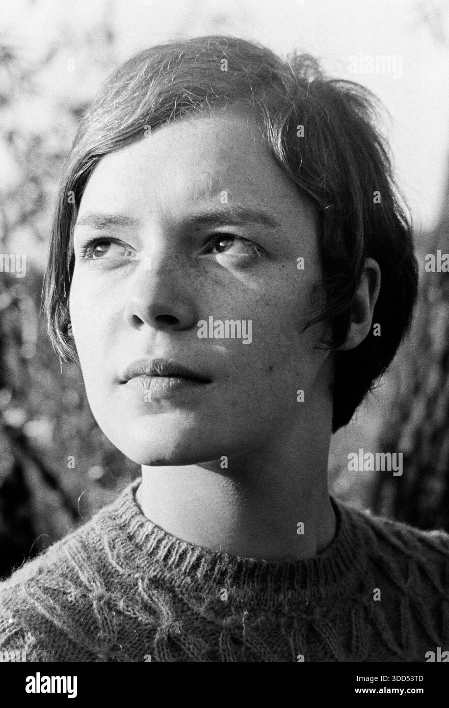 Girl 17 18 years Black and White Stock Photos & Images - Alamy