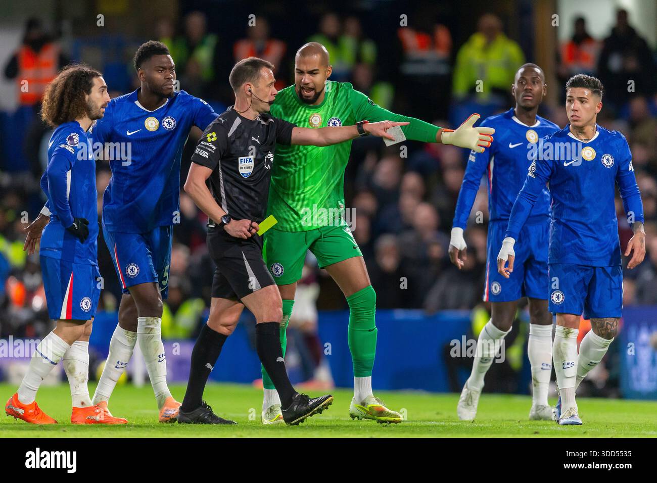 Robert Sánchez of Chelsea reacts to Referee Stuart Attwell during the ...