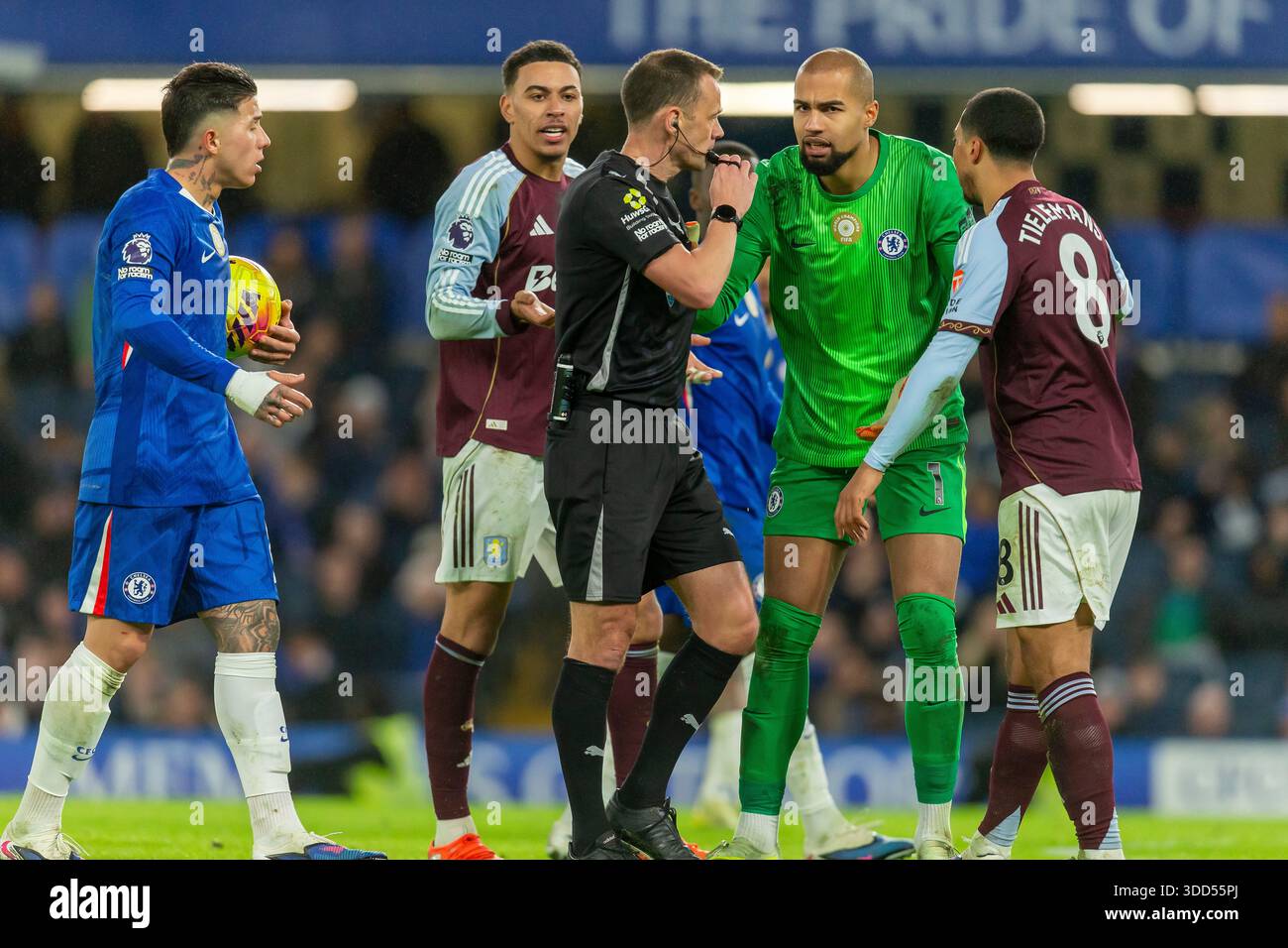 Robert Sánchez of Chelsea reacts to Referee Stuart Attwell during the ...