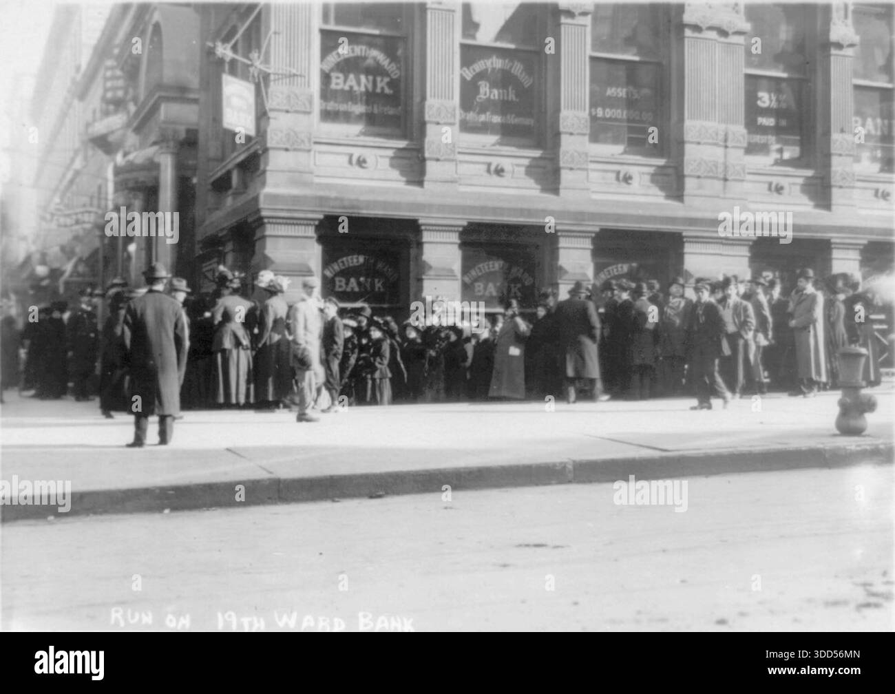 1910s bank run Black and White Stock Photos & Images - Alamy