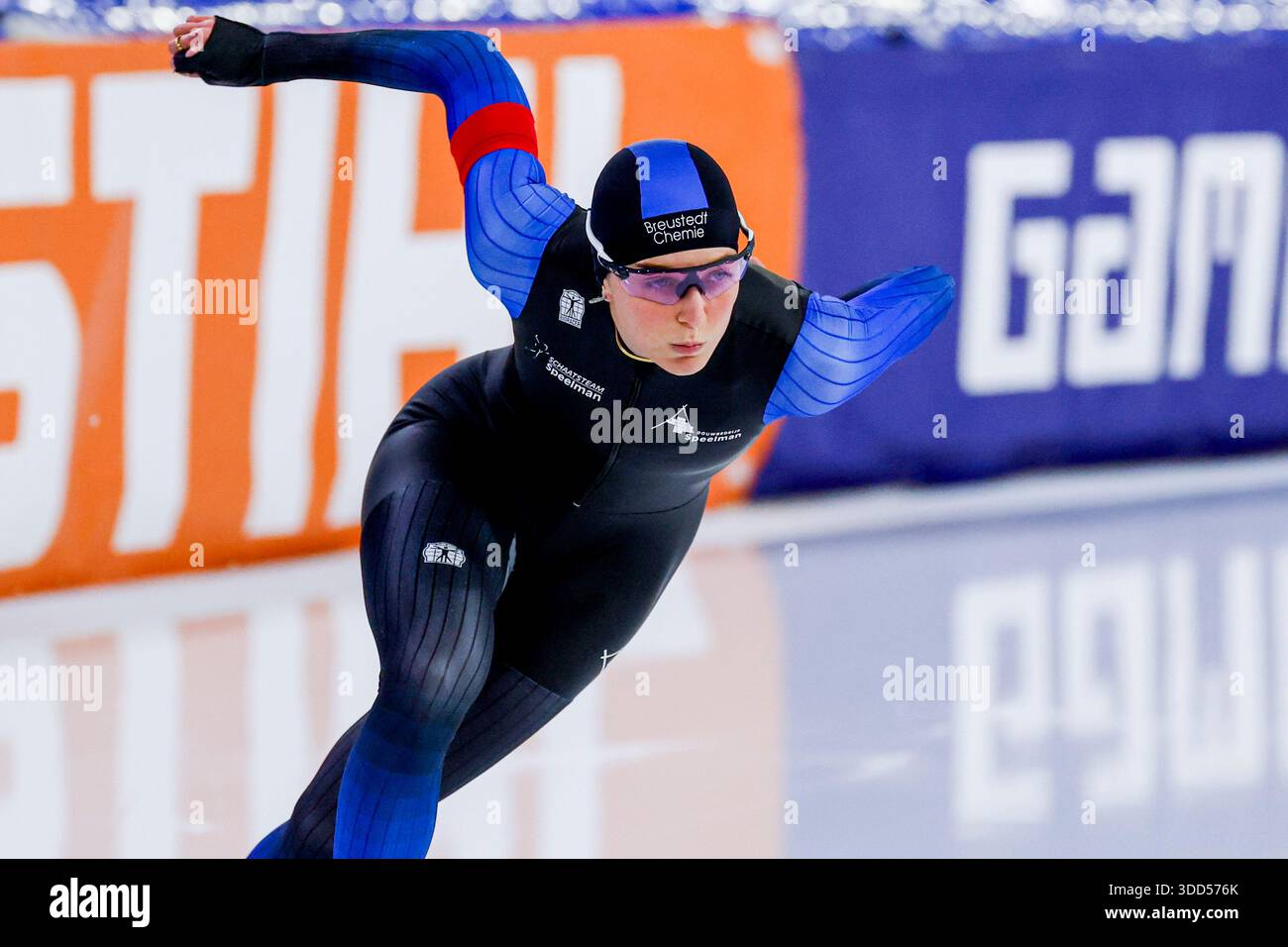 Henny de Vries of Schaatsteam Speelman competing on the Women's 500m on ...