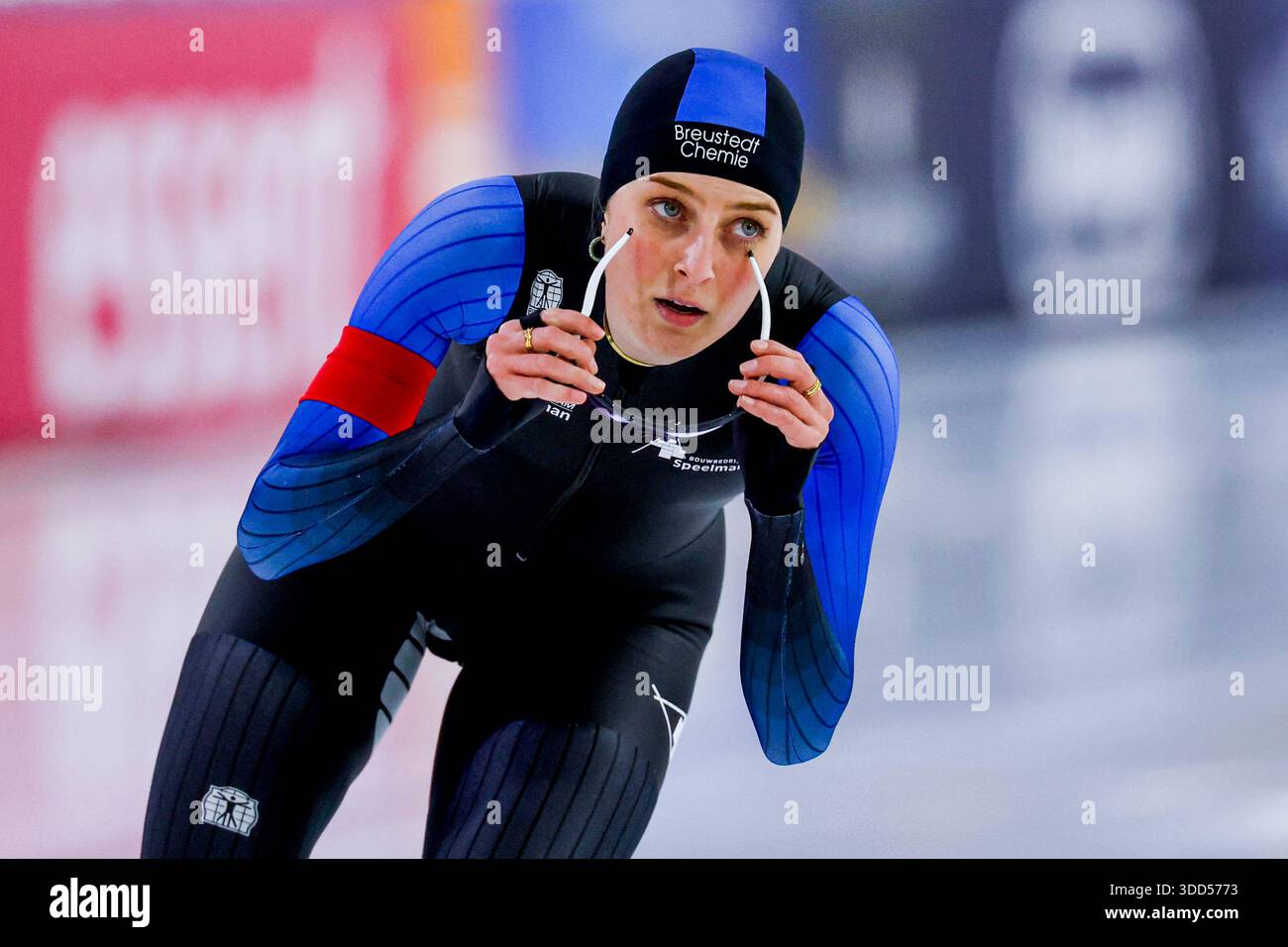 Henny de Vries of Schaatsteam Speelman competing on the Women's 500m on ...