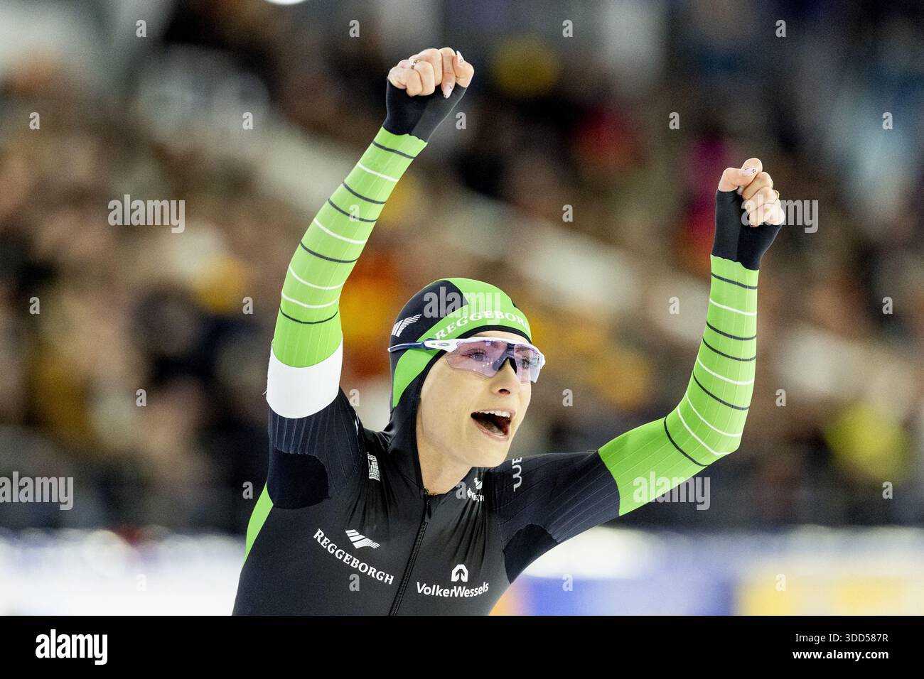 HEERENVEEN - Femke Kok celebrates the fastest time in the first 500m ...