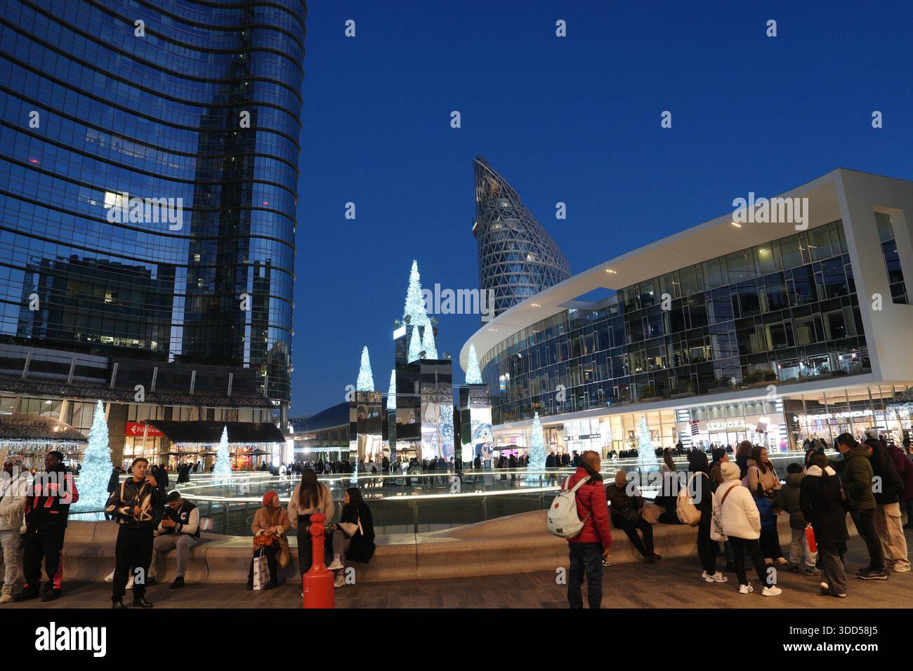 Milan, Crowds of people at the ice rink, taking selfies and admiring ...