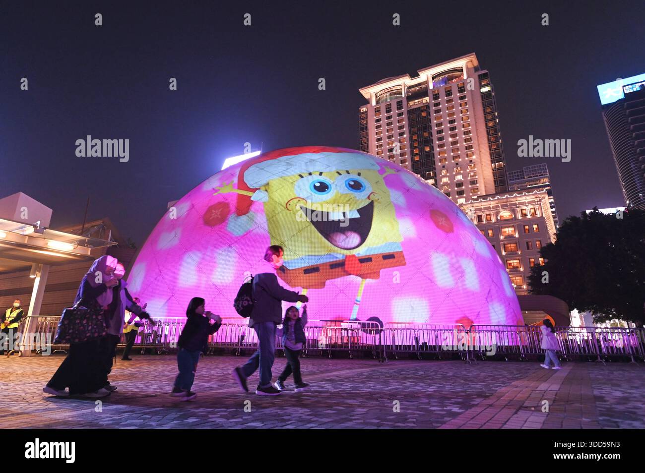 SpongeBob SquarePants, the Christmas Merry Ballon Light Show display on ...