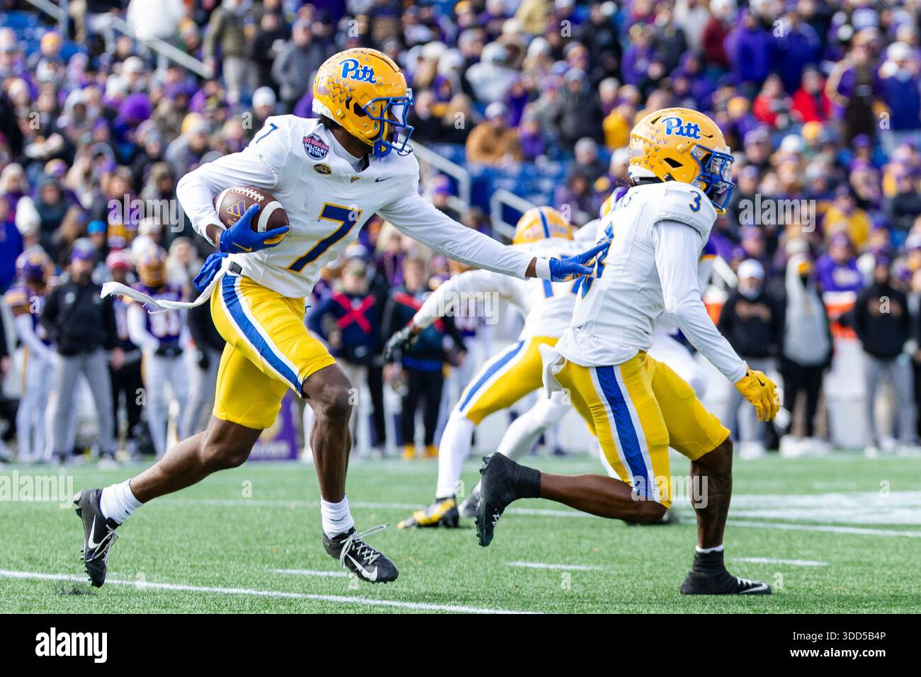 Annapolis, MD: Pittsburgh Panthers kick returner Deuce Spann (7 ...