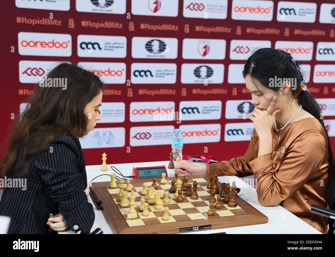Aleksandra Goryachkina ( Russia) & Jhu, Jiner Stock Photo - Alamy