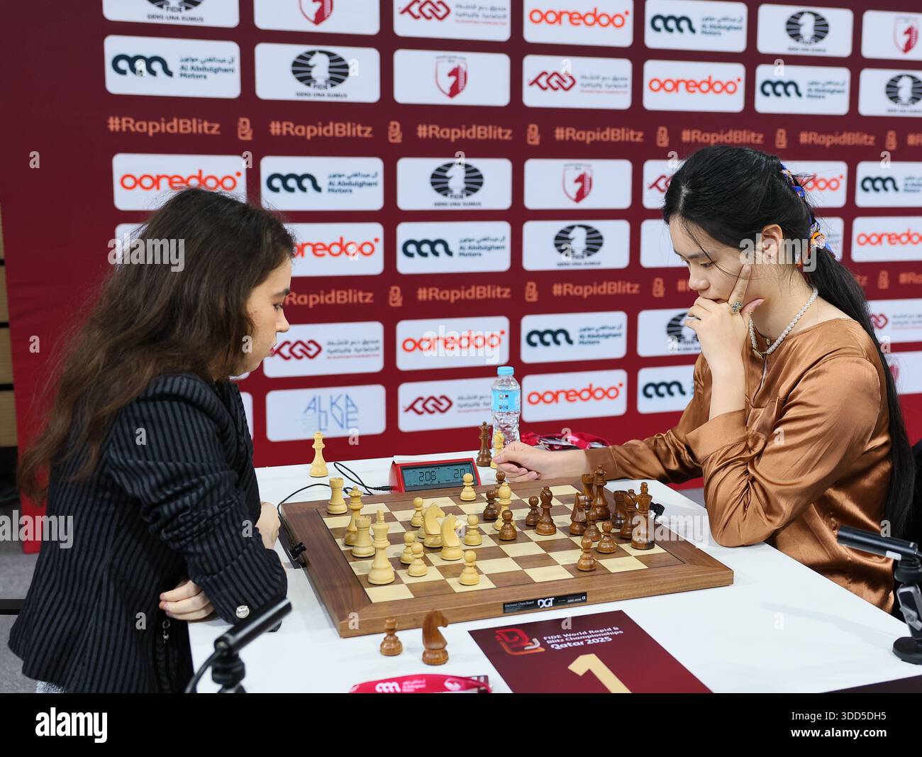 Aleksandra Goryachkina ( Russia) & Jhu, Jiner Stock Photo - Alamy