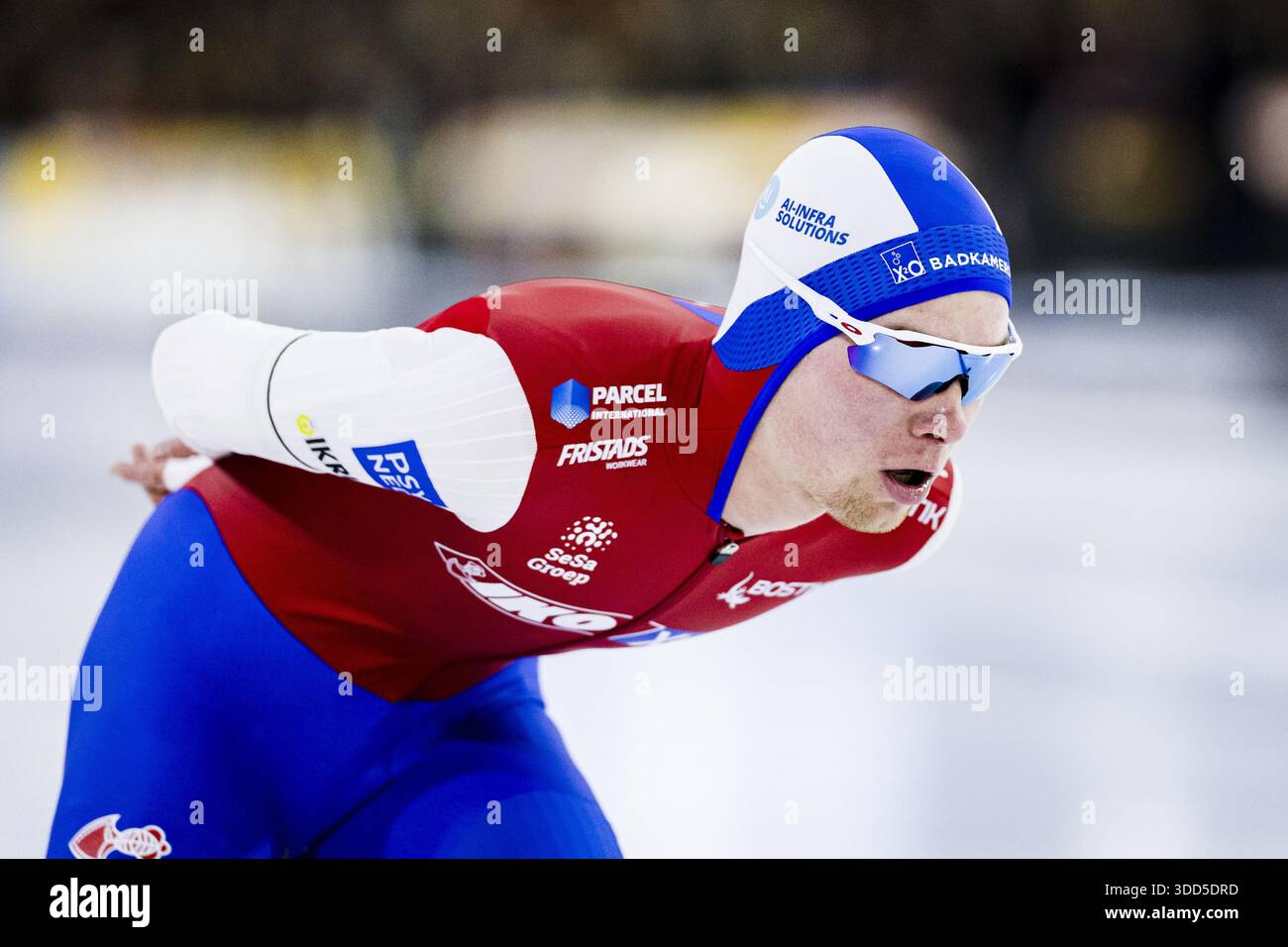 HEERENVEEN - Stijn van de Bunt in action during the men's 10,000m on ...