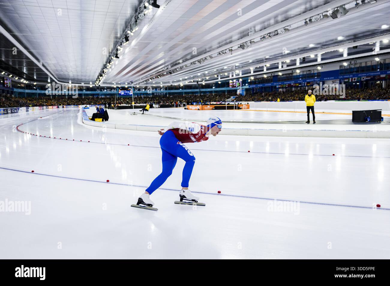 HEERENVEEN - Stijn van de Bunt in action during the men's 10,000m on ...