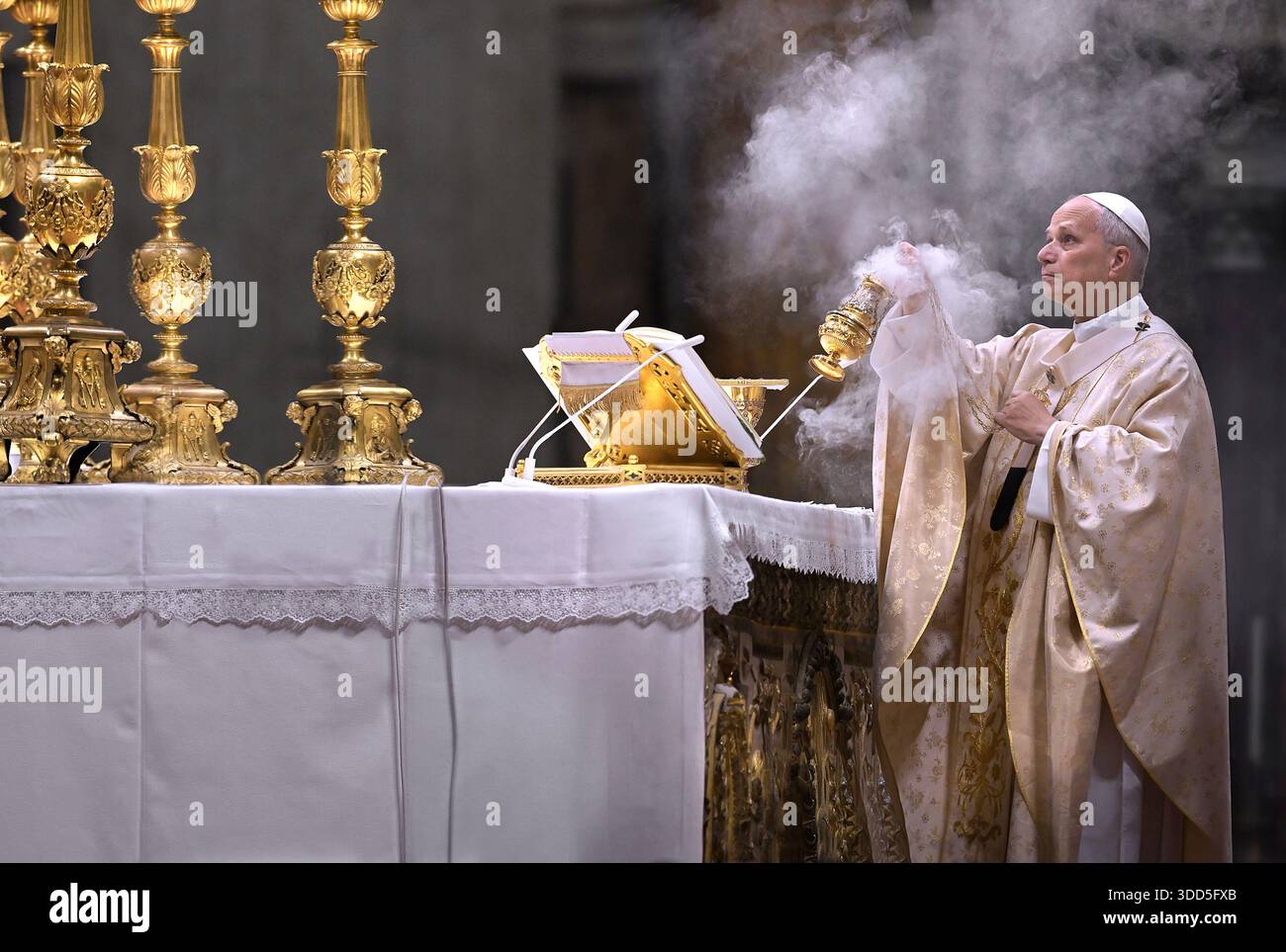 VATICAN CITY, VATICAN - DECEMBER 25: Pope Leo XIV the St. Peter's ...
