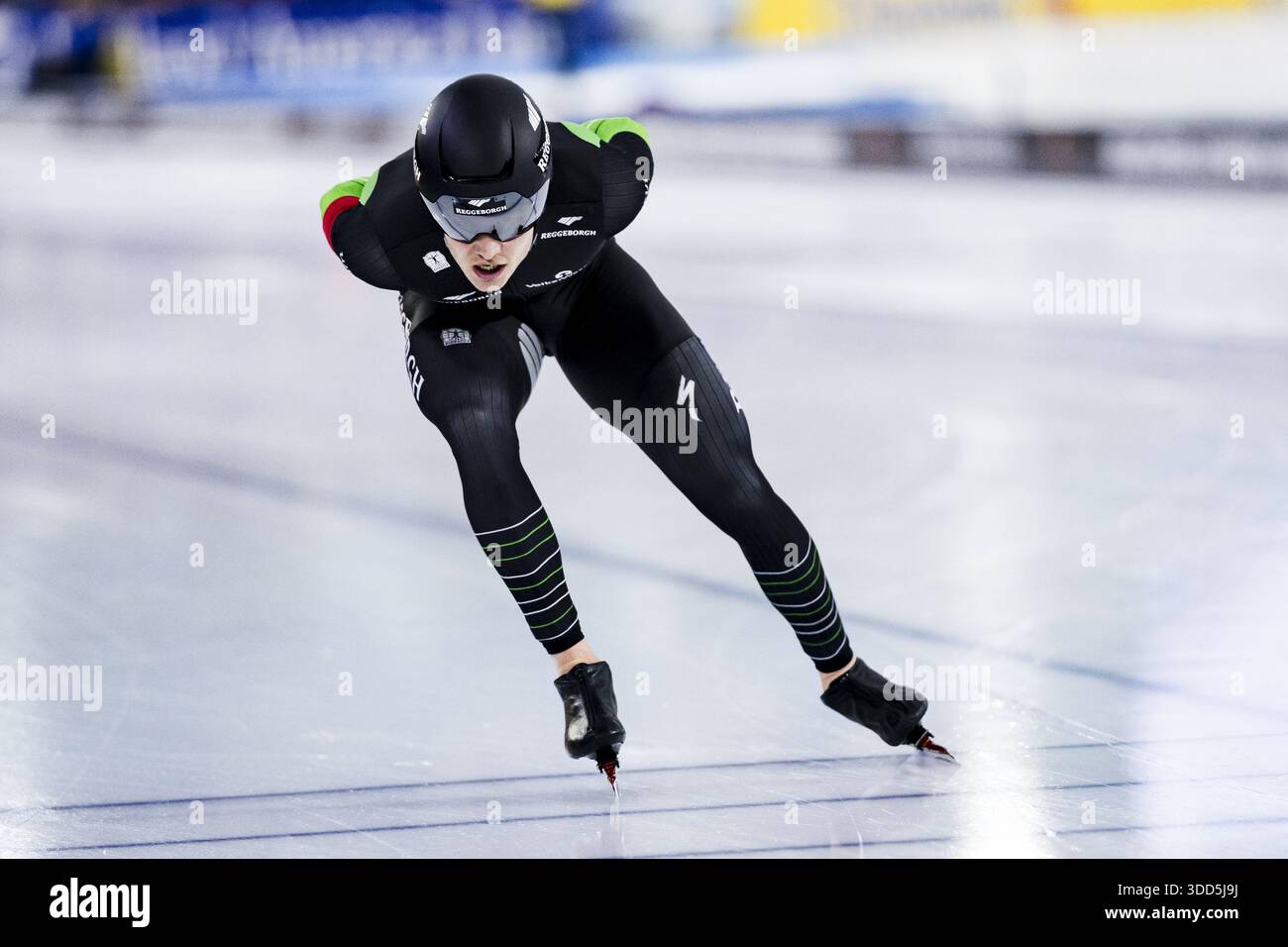 HEERENVEEN - Marcel Bosker in action during the men's 10,000m on the ...