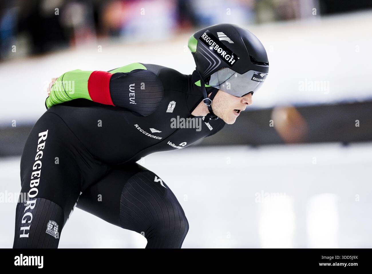 HEERENVEEN - Marcel Bosker in action during the men's 10,000m on the ...