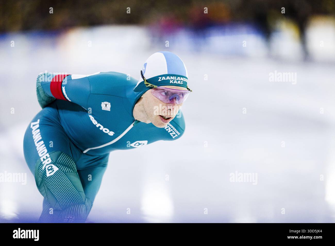HEERENVEEN - Jorrit Bergsma in action during the men's 10,000m on the ...