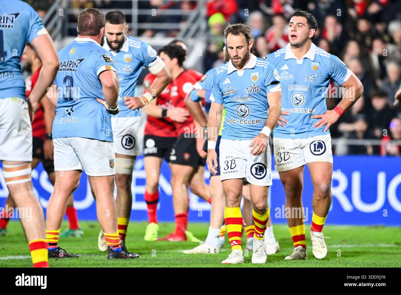 Team of Perpignan looks dejected during the Top 14 match between Toulon ...