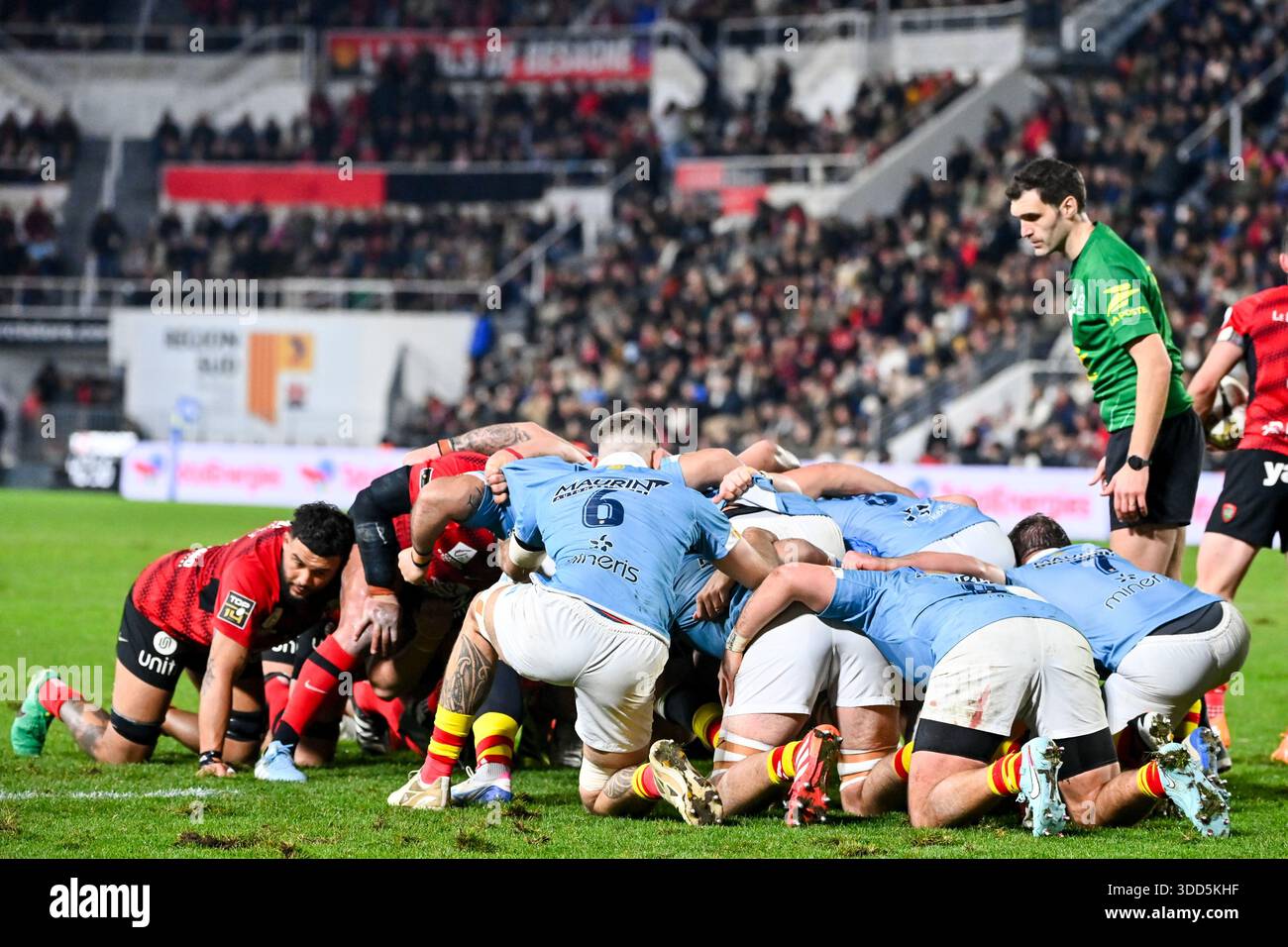Scrum during the Top 14 match between Toulon and Perpignan on December ...