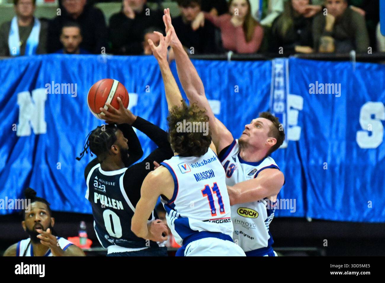 JACOB PULLEN ( Banco di Sardegna Sassari ) and Leon Radosevic and ...