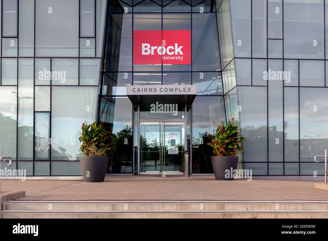 Cairns complex building hi-res stock photography and images - Alamy