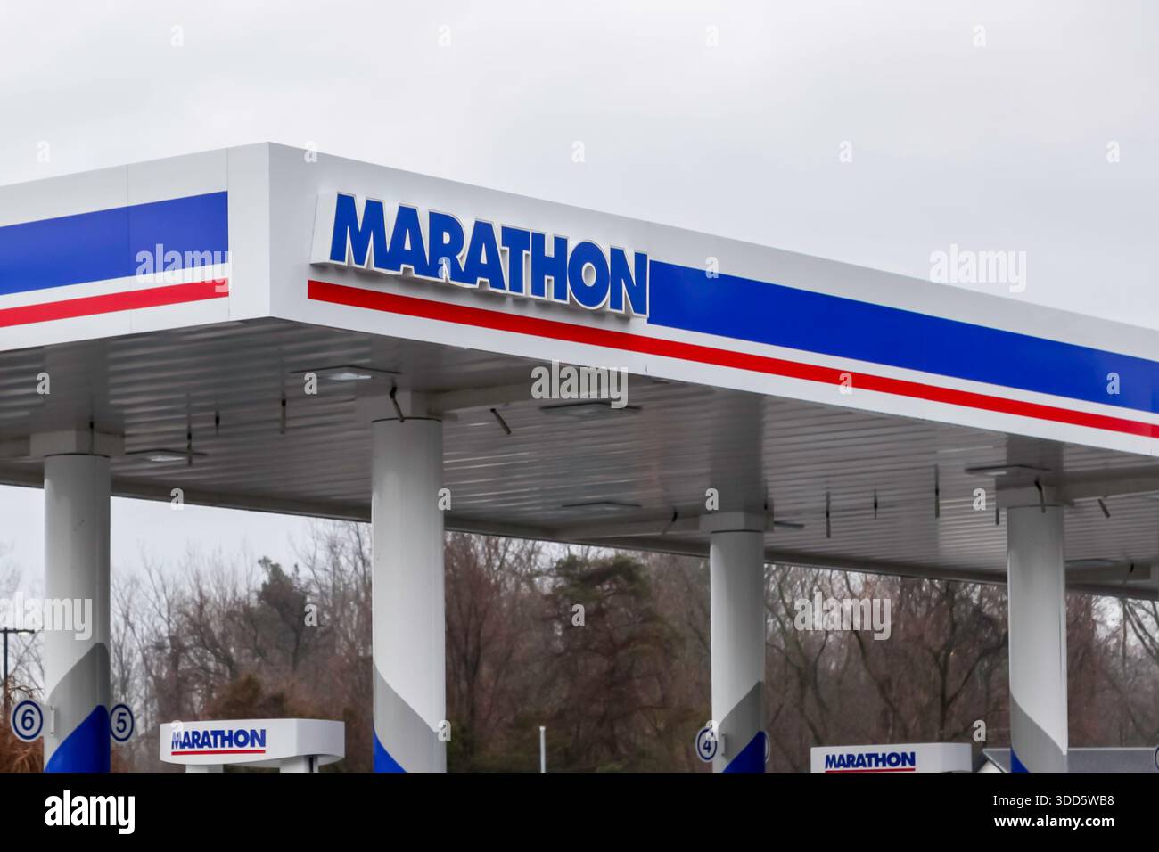 Marathon service station hi-res stock photography and images - Alamy