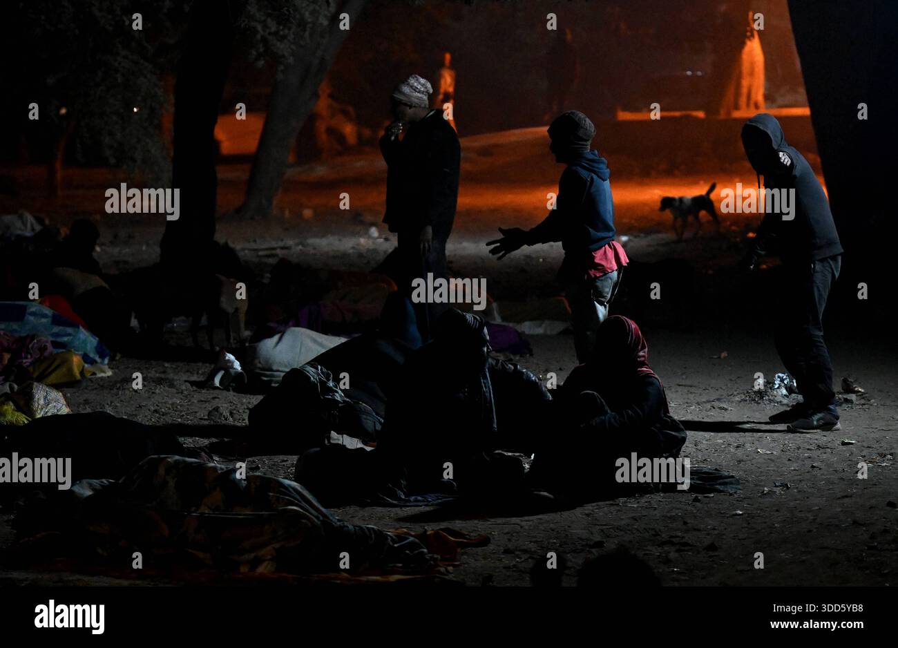 NEW DELHI, INDIA - DECEMBER 28: Homeless people sleep on a pavement on ...