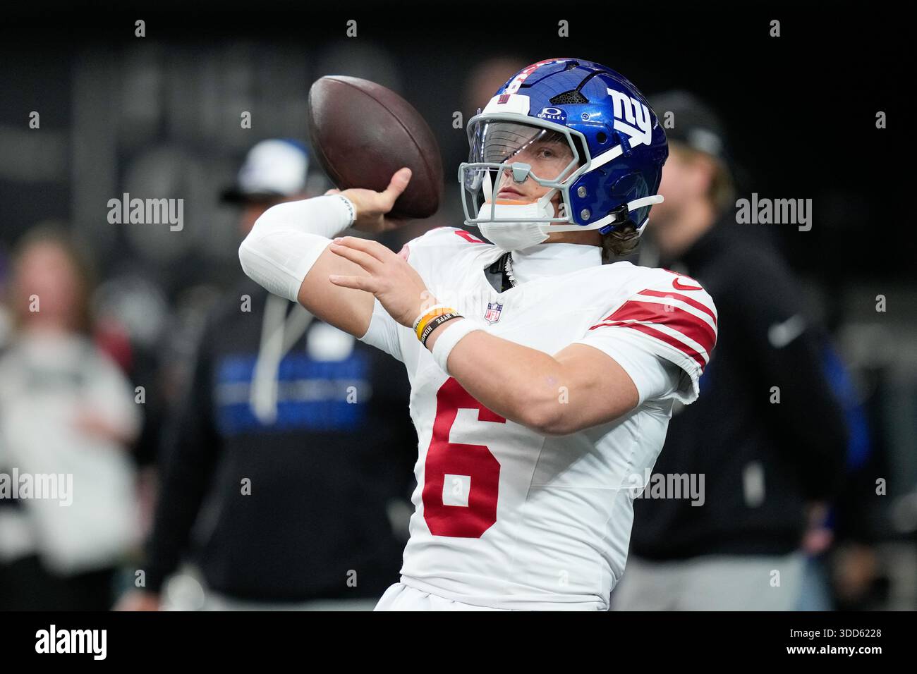 New York Giants quarterback Jaxson Dart (6) warms up before the team's ...
