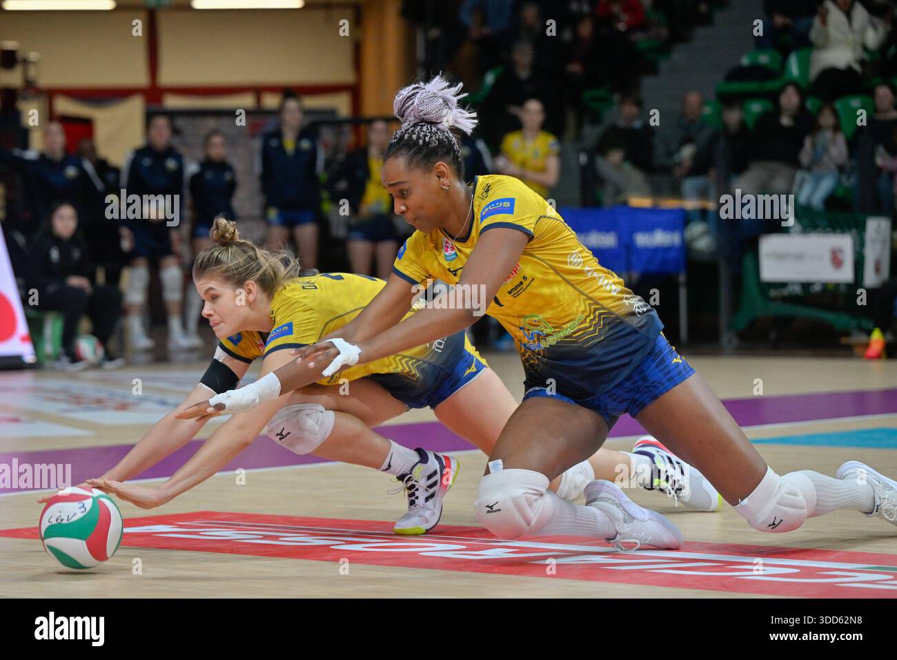 Anna Davyskiba (Wash4green Monviso Volley) - Amandha Sylves (Wash4green ...