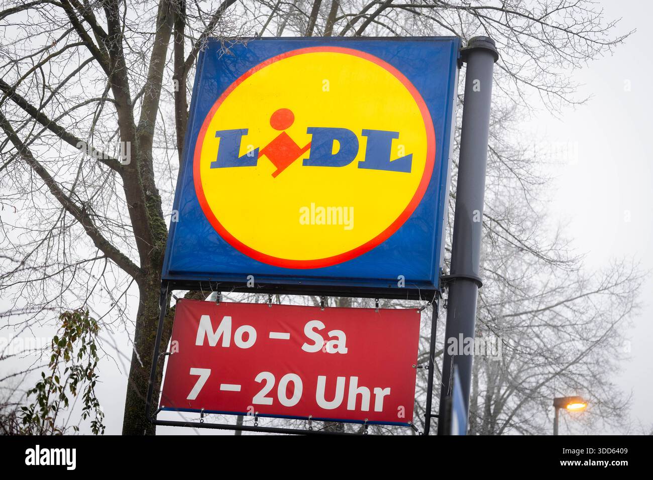 Symbolfoto Schilder einer Lidl Filiale in Niedersachsen 28.12.2025 Lidl ...