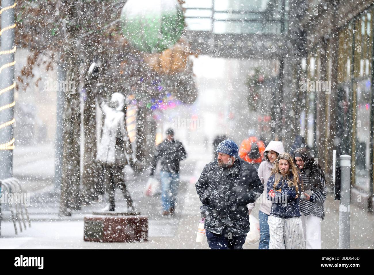 Heavy snow falls along Nicollet Mall Sunday Dec.28, 2025 in Minneapolis ...