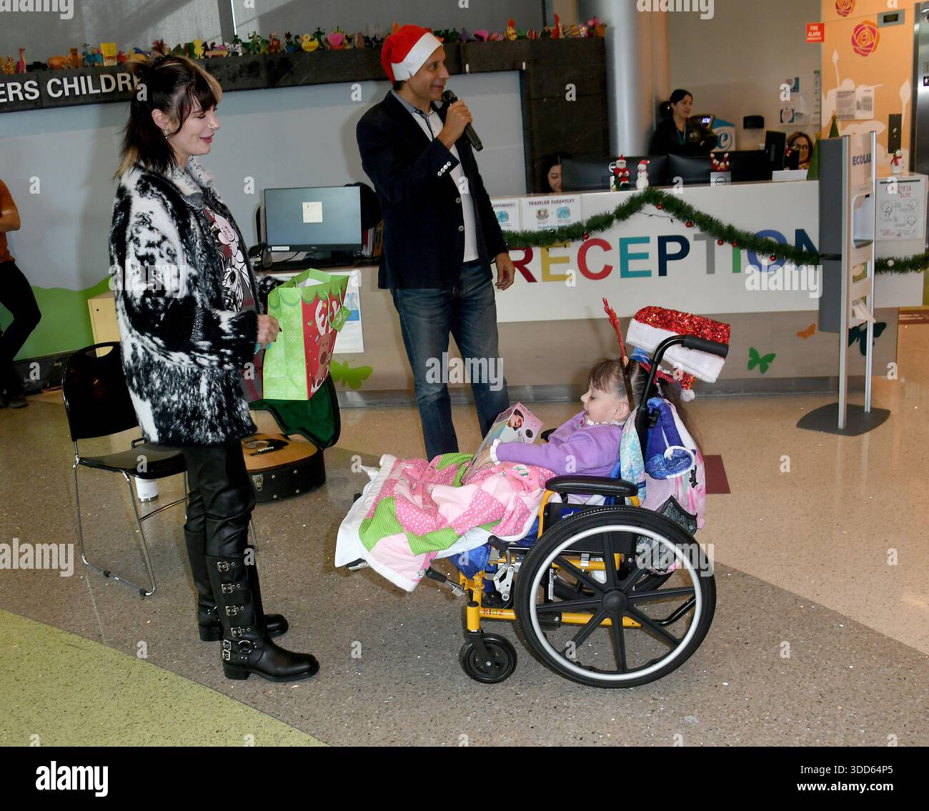 Musician Courtney Paige Smith gives microphones to patients at the ...