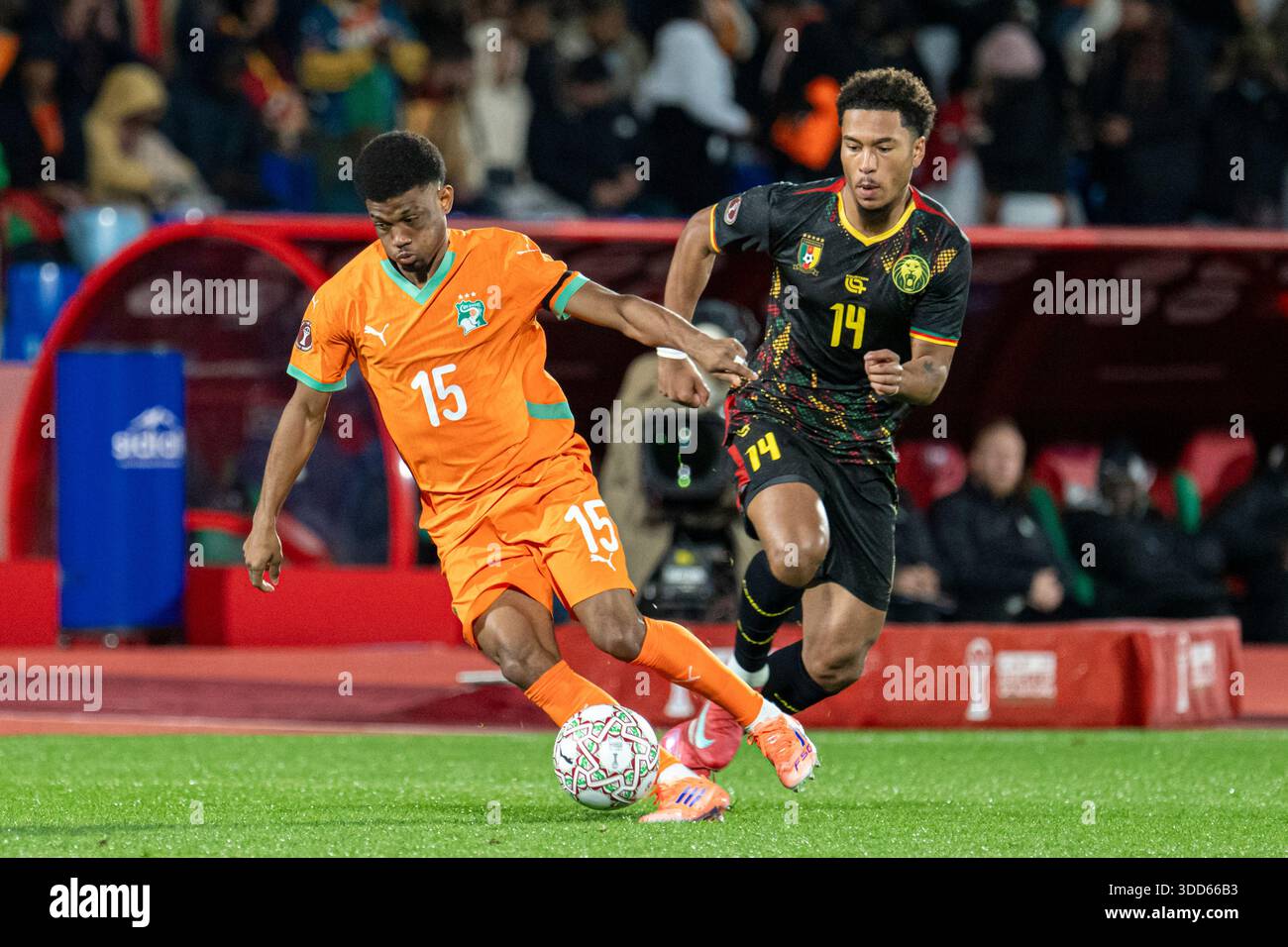 Amad Diallo of Côte d’Ivoire and Danny Namaso of Cameroon during the ...