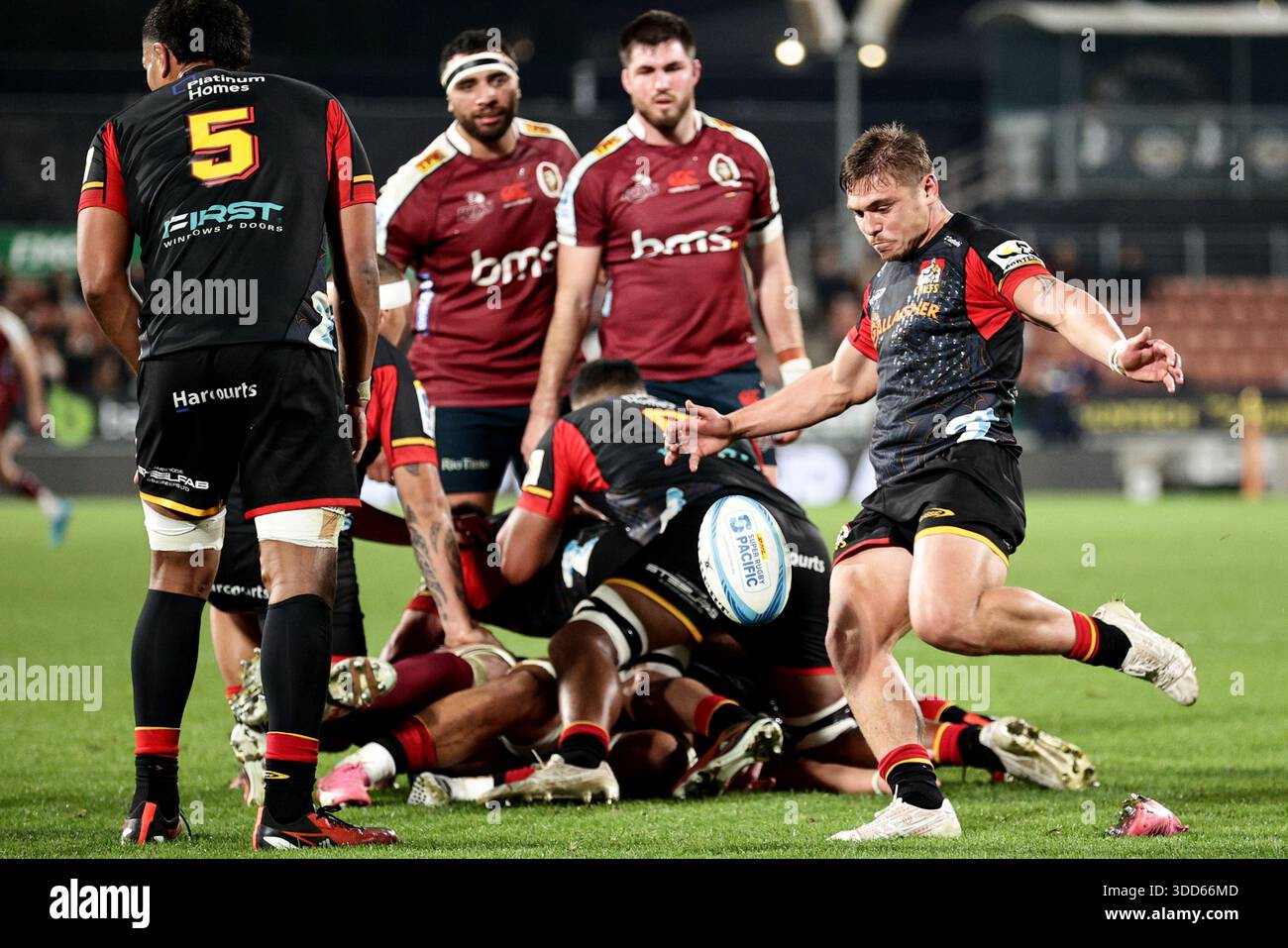Rugby full length ball kicking kicks hi-res stock photography and ...