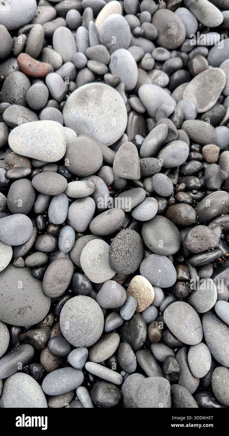Basalt columns and smooth volcanic stones at legendary Reynisfjara ...