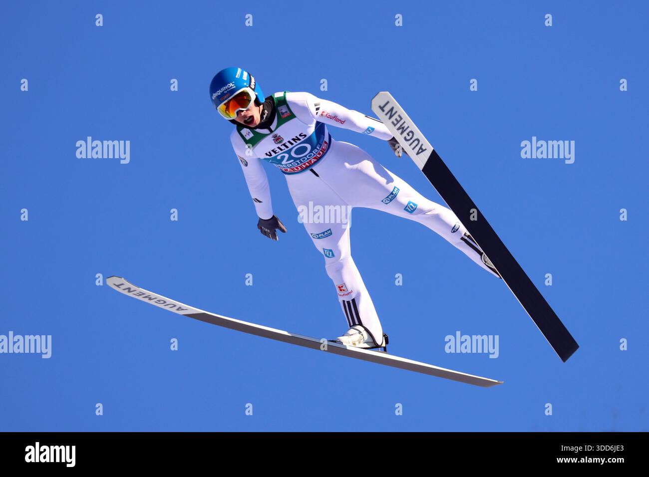 Luca Roth (SV Messstetten) bei der Qualifikation zum Auftaktskispringen ...