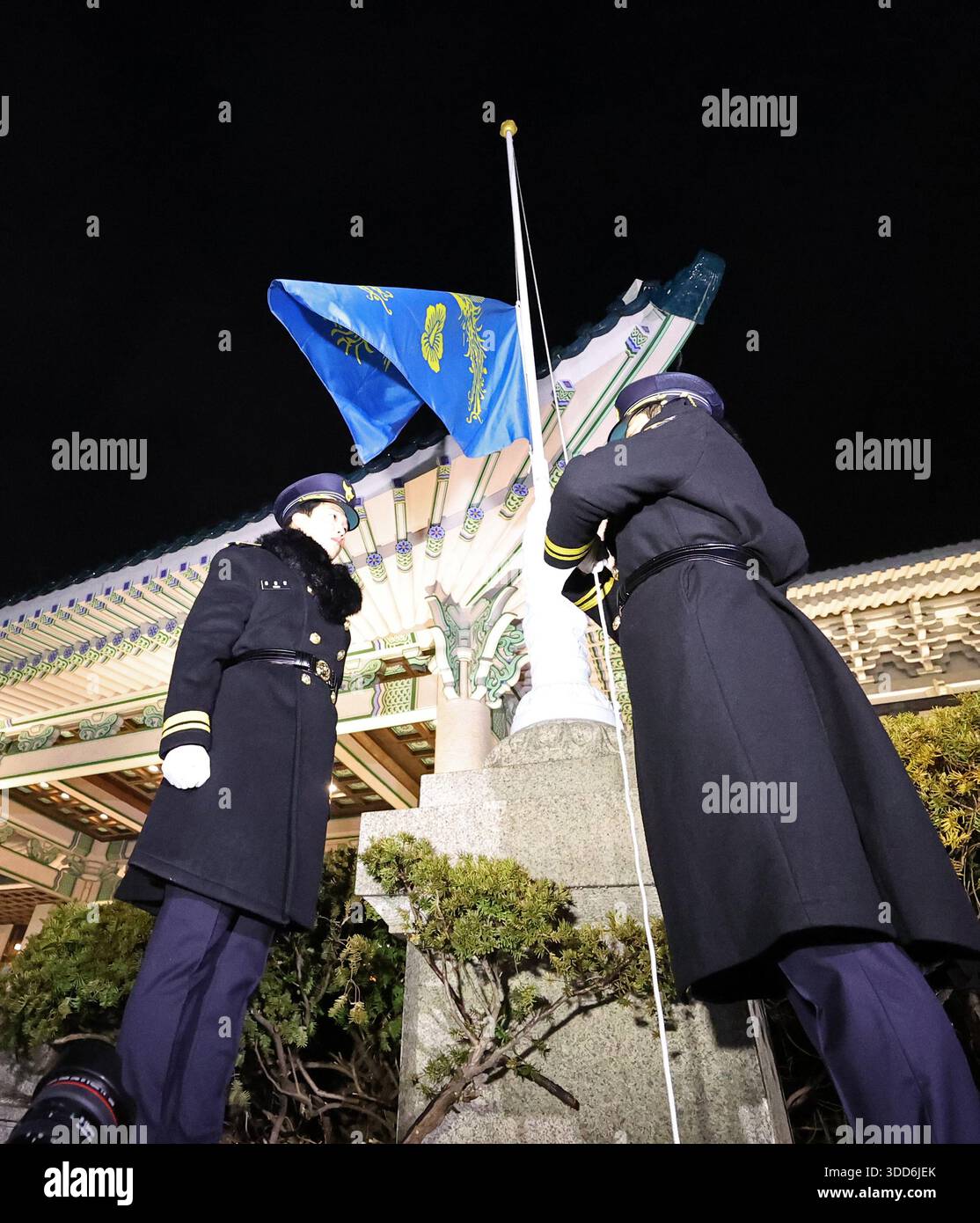 Presidential office's relocation to Cheong Wa Dae A flag bearing the ...