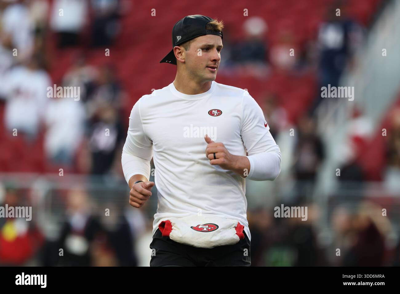 San Francisco 49ers quarterback Brock Purdy warms up before an NFL ...