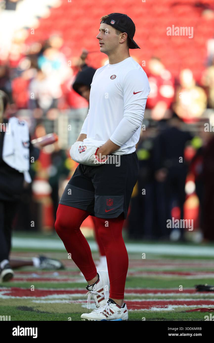 San Francisco 49ers quarterback Brock Purdy warms up before an NFL ...