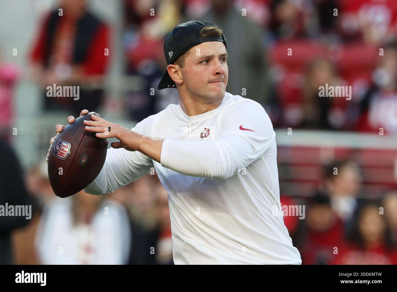 San Francisco 49ers quarterback Brock Purdy warms up before an NFL ...