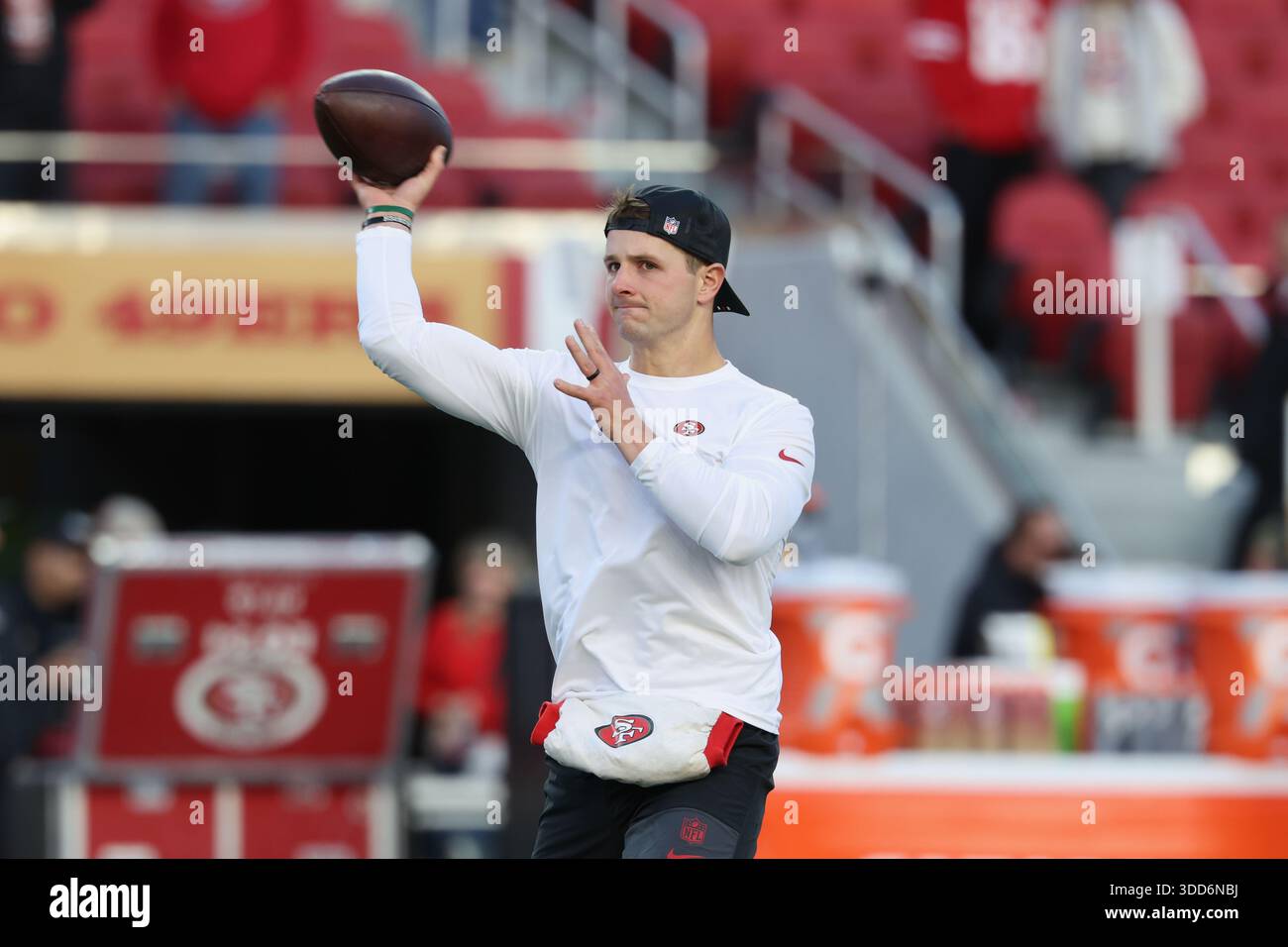 San Francisco 49ers quarterback Brock Purdy warms up before an NFL ...